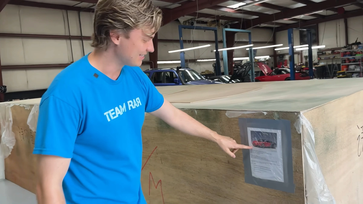 A YouTuber bought a Bugatti on TEMU expecting luxury… but the unboxing ...